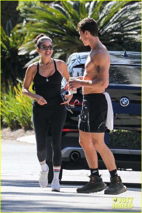 Shawn Mendes Goes Shirtless For A Hike With Rumored Girlfriend Jocelyne