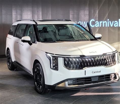 더뉴 카니발 페이스리프트 색상 외관실내 실물 Carlover