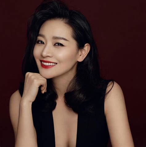 她出道15年零绯闻，美貌不输李小冉，张嘉译捧她4次今如愿走红