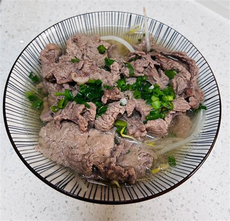【吊龙牛肉汤的做法步骤图，吊龙牛肉汤怎么做好吃】小尔朵 929下厨房