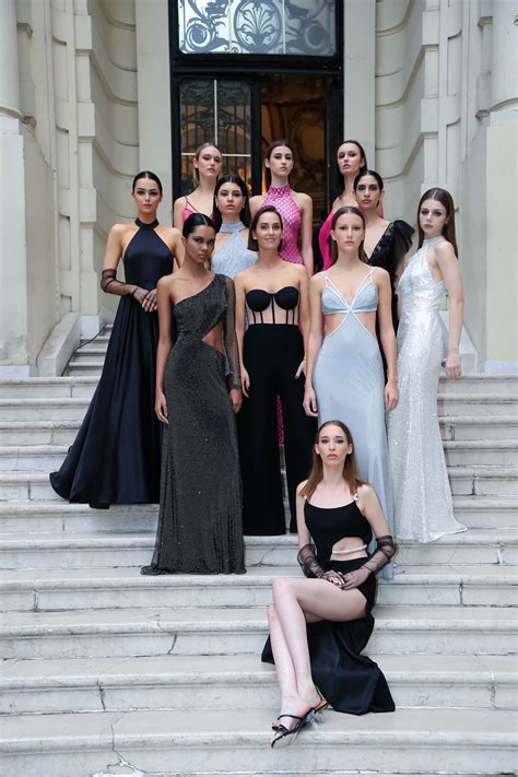 Vestido Bustier Encaje Y Cut Out Lo Ltimo En Moda Nupcial Seg N Dos Dise Adoras Argentinas