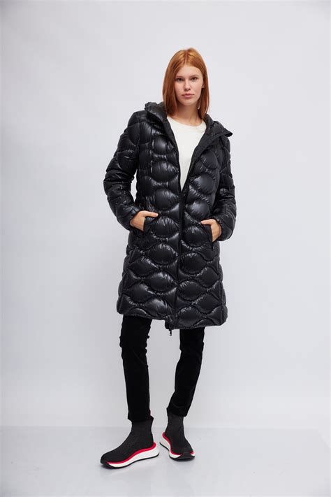 Marc Cain Пуховик с волнистой стежкой купить по выгодной цене Корона мужская и женская