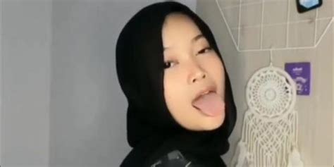 Hijab Pamer Lidah 3