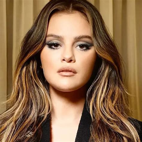 16 هایلایت موی قهوه‌ای که فقط خانم‌های باکلاس به سراغشان می‌روند چی بپوشم