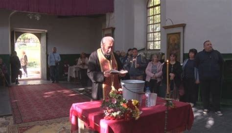 Жители на мездренско село отбелязаха храмов празник снимки