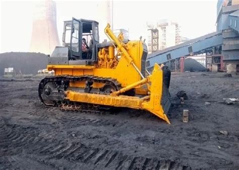 Beml Bd155 Crawler Dozer For Rent At Best Price In New Delhi By Dozex Earthmovers Id