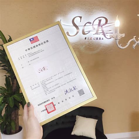 Sakura Ice Js 🇭🇰 🇹🇼 Scr Sincera 屬於香港品牌。 製作廠商位於台灣台北市。