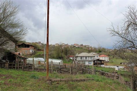 Бял извор Продавам къща Двуетажна къща 132 кв м РЗП 830 кв м двор Къщи Вили с Бял Извор