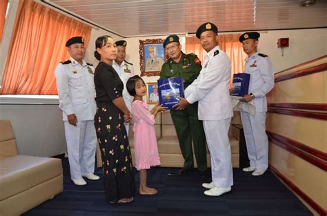 နိုင်ငံတော်စီမံအုပ်ချုပ်ရေးကောင်စီဥက္ကဋ္ဌ နိုင်ငံတော်ဝန်ကြီးချုပ် ဗိုလ