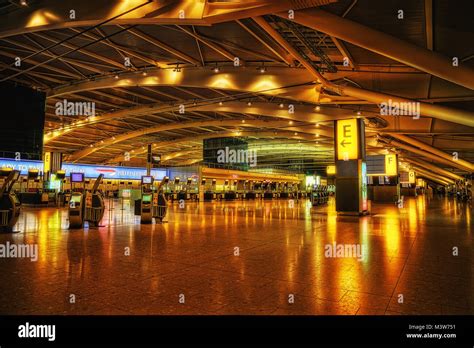 Heathrow Night Hi Res Stock Photography And Images Alamy