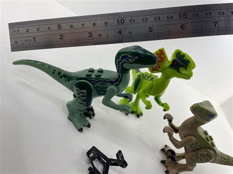 Lego 2014 Jurassic World Delta 2 Velociraptor W Tracker Raptor Rampage