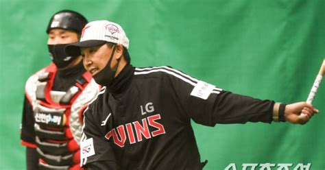 김우석 두산 2군 수비코치 한화 합류 최원호 감독 정경배 수석코치와 인천고 동문