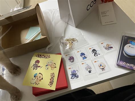 더니 On Twitter 혹시 오프 굿즈 필요한거 있으신분 제가 굿즈에 별 관심이 없어서 필요하신분 말씀해주시면 보내드릴게요 띠부띠부씰북이랑 띠부띠부씰