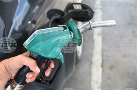 АНСА Цената на бензина в Италия достигна 1 77 евро потреблението спадна през юли първо