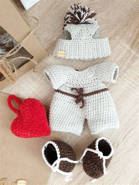 Одежда для игрушки крючком. Описание одежды для игрушки | Crochet hats ...