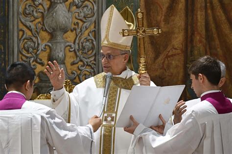 Pope Leo Xiv Celebrates Mass At Tomb Of St Peter Before Greeting The