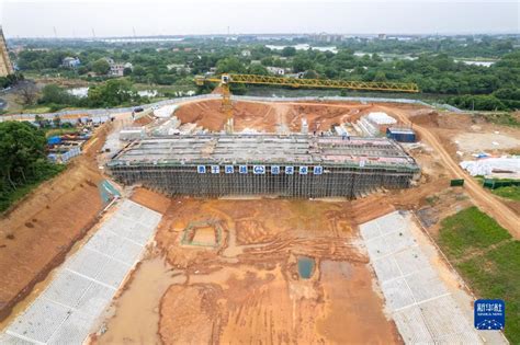 湖南沅江坚守岗位度假期 新华网