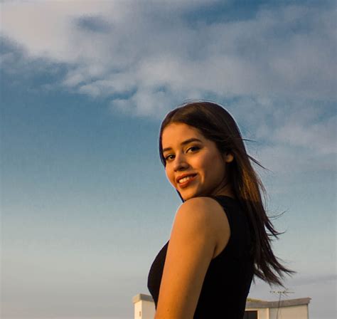 About Amanda Viloria Medium