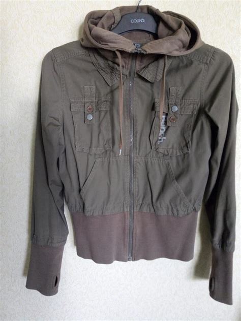 Куртка Bench — ціна 85 грн у каталозі Куртки Купити жіночі речі за доступною ціною на Шафі