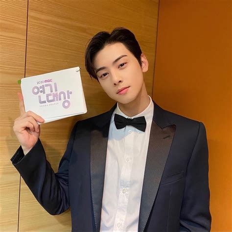 車銀優香港站cewhk 201230 車銀優官方ig Eunwo O C 更新 大家比較喜歡銀優穿西裝還是校服呢💜 好吧我貪心一點我兩個都喜歡🤣 [轉載請註明車銀優港站cewhk