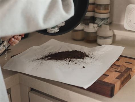 원두커피 찌꺼기 활용법 후라이팬 기름때 제거와 커피가루 천연 방향제 꿀팁 네이버 블로그