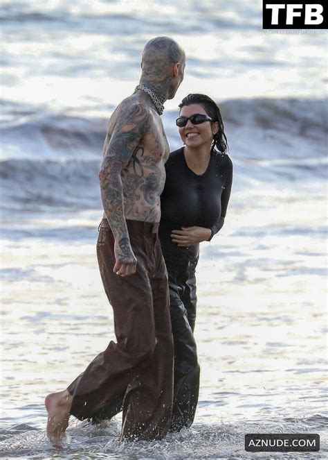 Kourtney Kardashian Sexy Seen Flaunting Her Hot Figure Alongside Travis Barker Celebrating Their