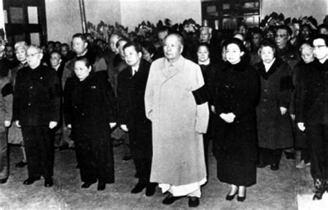 蔣介石說他太厲害了，毛主席為他穿睡衣出席追悼會 每日頭條