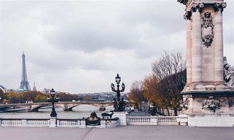 파리 프랑스의 에펠 탑의 아름 다운 보기 유럽에서 유명한 관광지 장소입니다 유럽 도시 여행 개념입니다 강철에 대한 스톡 사진 및 기타 이미지 Istock