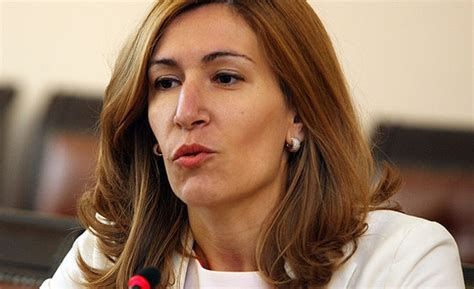 Николина Ангелкова спадът на руските туристи може да е двоен на миналогодишния Travel