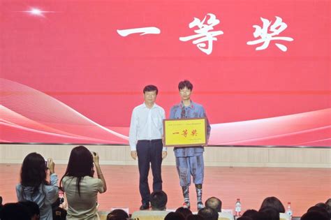 外贸与外语学院在学校“激情红五月·美育育人——毛泽东诗词表演大赛”中荣获一等奖 桂林信息科技学院