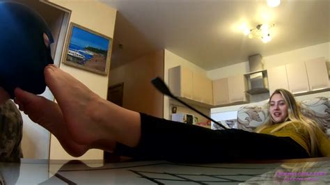 Licking Girls Feet Fox Have Some Fun And Relax Foot Worship On The Table Porno Videos Hub