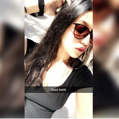 इंस्टाग्राम की मस्त हाई क्लास जवानी वाली मस्त चुचियों वाली गुलाबी जिस्म वाली गदराई जवानी वाली