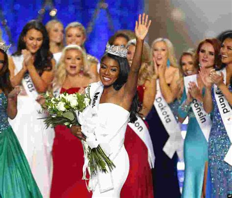 عکس روز از دختر شایسته آمریکا تا فستیوال بادها در استرالیا