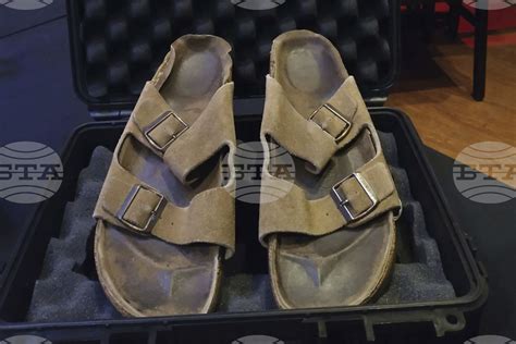 Чифт стари сандали носени от Стив Джобс бяха продадени на търг за 220 000 щатски долара Утро