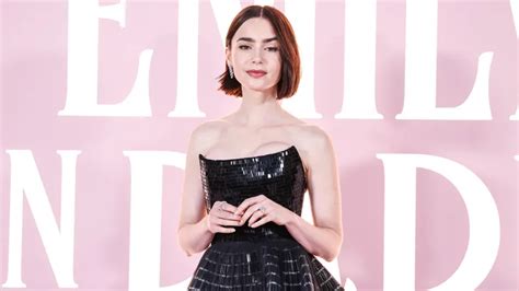 Zien Emily In Paris Ster Lily Collins Is Nu Blond Nouveau