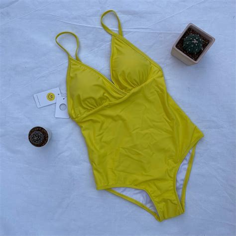 ชุดว่ายน้ำวันพีชสีเหลือง สายปรับได้ สไตล์เกาหลี Basic Not Basic รุ่น Strappy One Piece Swimsuit
