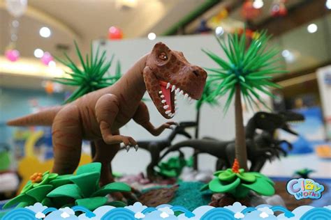 ไทแรนโนซอรัส เรกซ์ ชื่อวิทยาศาสตร์ Tyrannosaurus Rex Rex แปลว่า ราชา มาจากภาษาละติน หรือ