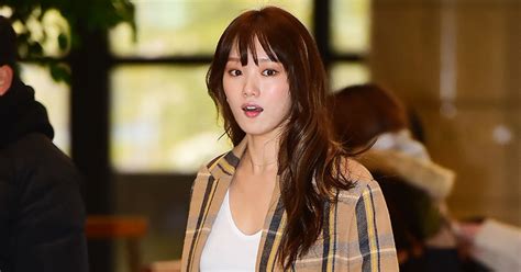 엑s Hd포토 이성경 시선 빼앗는 미모