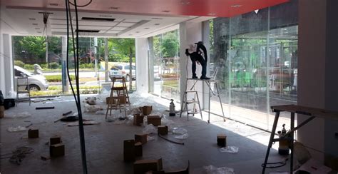 매장 대형유리 파손방지 및 자외선차단을 위한 유리 자외선차단 안전필름썬팅과 아파트등 주택의 샤워부스 강화유리 고투명 Safety