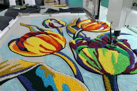 Вышитые тюльпаны шерстяными нитками в технике тафтинг ‎embroidery‬ ‪ ‎вышивка