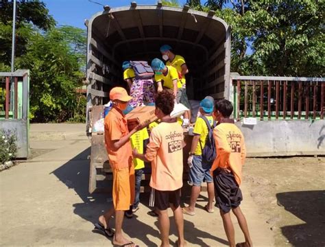 မြောက်ဥက္ကလာပမြို့နယ်စည်ပင်သာယာရေးဝန်ထမ်းများအား ဆန်၊ ဆီနှင့် အခြေခံ စားသောက်ကုန် များ လှူဒါန်း