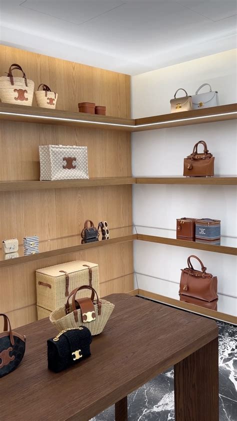 Wwd Korea 광고 코치coach가 엘 패닝에 이어 이영지youngji02와 함께한 2025 봄 캠페인‘on Your Own Time을 공개했습니다