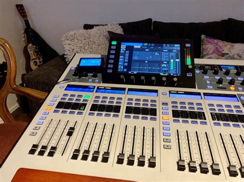 Behringer Wing Mixing Console Z Liverec