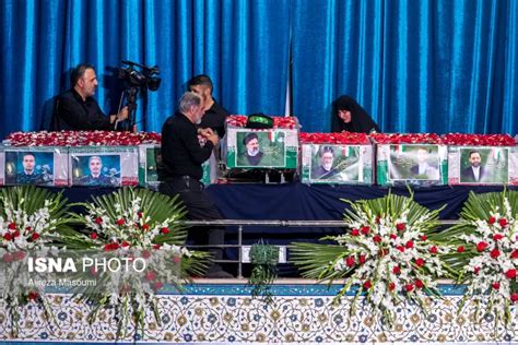 تصویری سوزناک از دختر سردار سلیمانی بر سر تابوت ابراهیم رئیسی