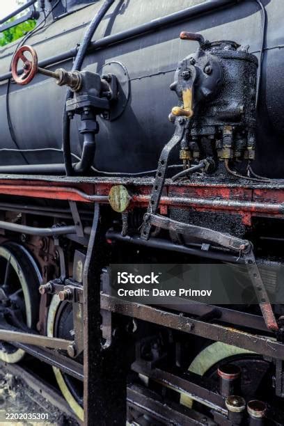 빈티지 엔지니어링을 보여주는 세르비아 Mokra Gora의 기계가있는 증기 기관차 세부 사항 건설 기계류에 대한 스톡 사진 및 기타 이미지 Istock