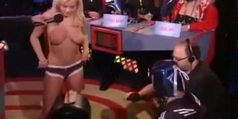 Adrianne Curry Supermodel Orgasms On The Sybian Machine The Howard