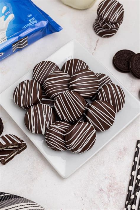 Chocolate Covered Oreos Pinkwhen