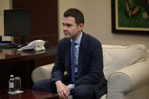 Се зголемува процентот на амбасадори од редот на кариерните дипломати изменет Законот за