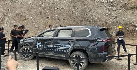 星途揽月国内首次峰顶翻滚挑战 腾讯新闻