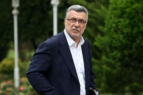 وزیر بهداشت ظرفیت دانشجویان رشته‌های پزشکی از سال ۱۴۰۴ افزایش نمی‌یابد